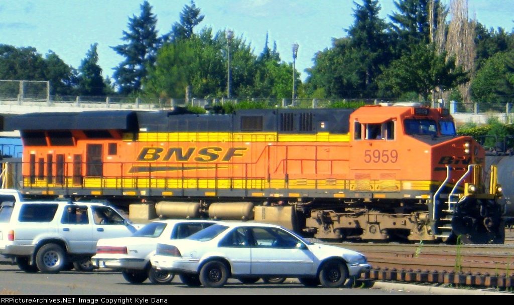 BNSF 5959 leads a Grain train